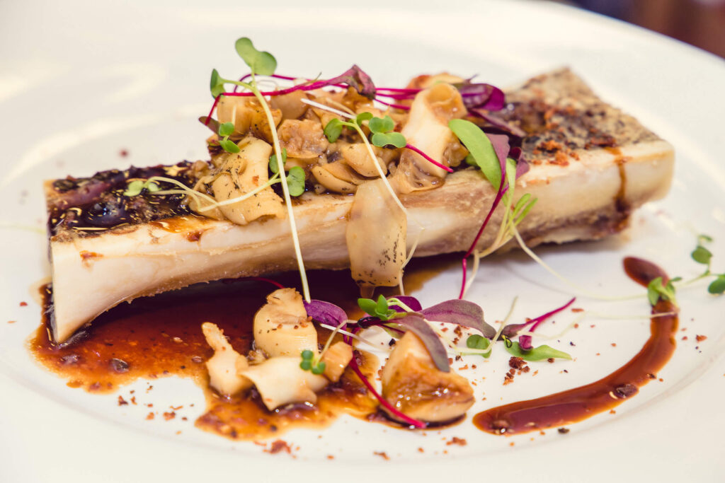 Bone marrow with whelks and black garlic - Fourchette bleue par Exploramer